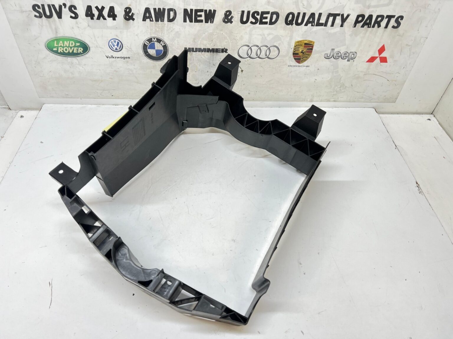 Buy Genuine Left Air Deflector Bracket for RANGE ROVER SPORT L494 ...